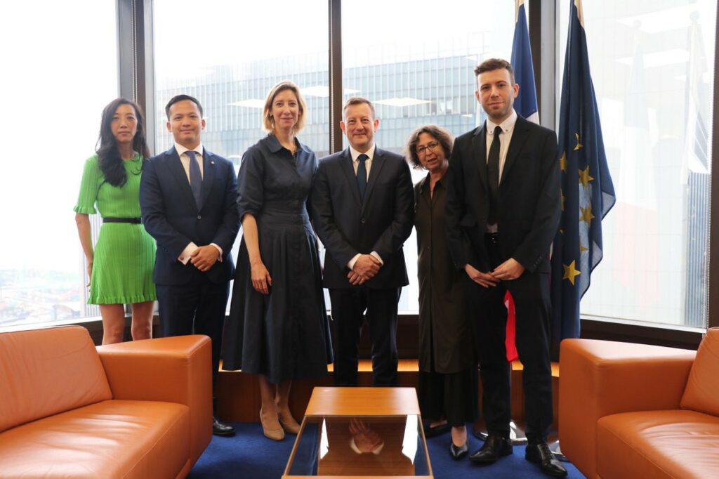 Première visite à Hong Kong du nouvel ambassadeur de France en Chine ...